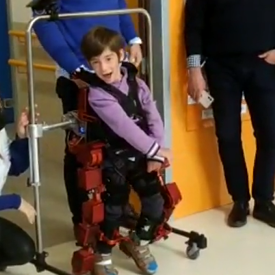 Marsi Bionics Atlas Pediatric Exo | Exoesqueleto pediátrico en marcha